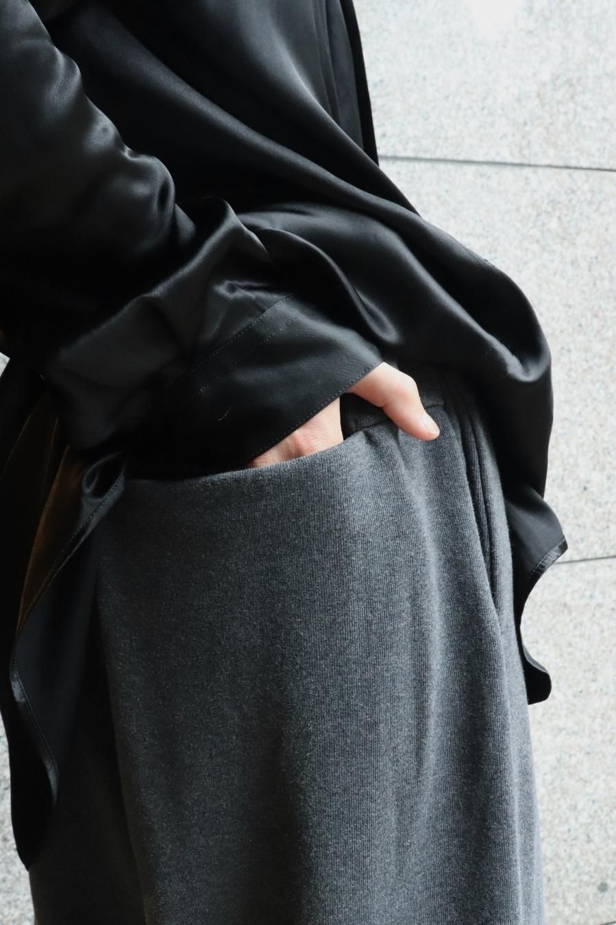 SHINYAKOZUKA(シンヤコズカ)のORDINARY HOME BAGGY-3 CHARCOALの SHINYAKOZUKA(シンヤコズカ)のORDINARY HOME BAGGY-3 CHARCOALの