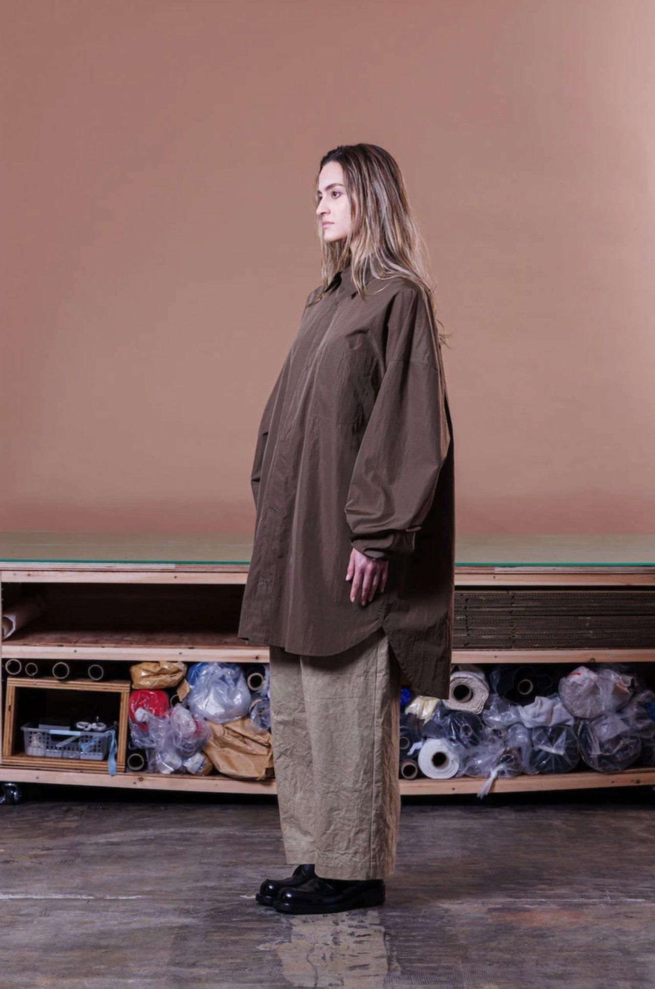 VOAAOV ヴィンテージナイロンXXXLシャツ Brown - BISHOOL,Edwina VOAAOV ヴィンテージナイロンXXXLシャツ Brown - BISHOOL,Edwina