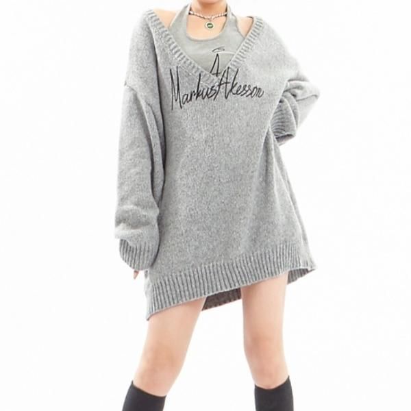 大特価】2色展開 フロントロゴ レイヤード 重ね着風 Vネック 大特価】2色展開 フロントロゴ レイヤード 重ね着風 Vネック